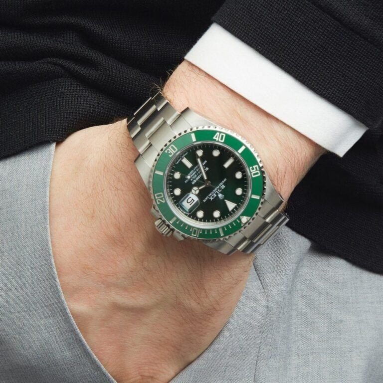 Rolex Submariner Green Dial Watch (Hulk) - SwiZZWatches